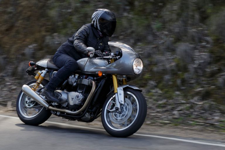 Triumph Thruxton R - Ride Review - Return of the Cafe Racers