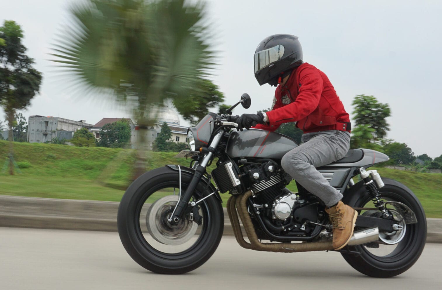 Good Oman - Katros CB400 Super Four - Return of the Cafe Racers