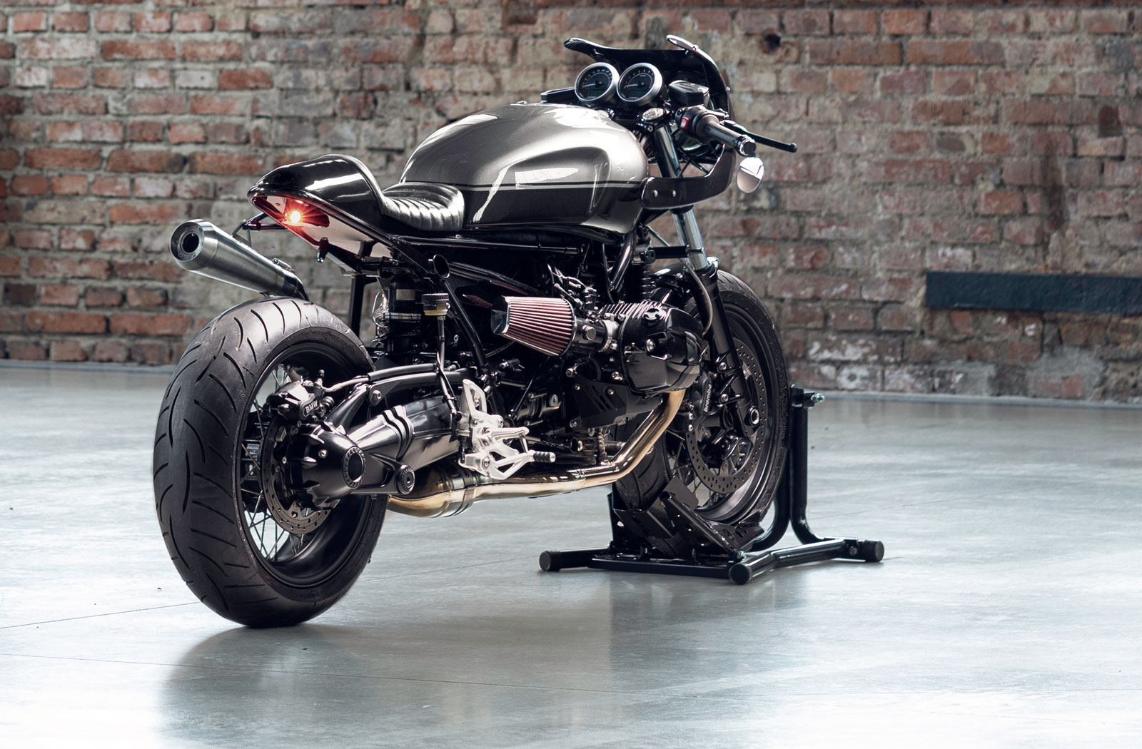 Razor Sharp - Gas & Oil BMW R Nine T - Return of the Cafe Racers