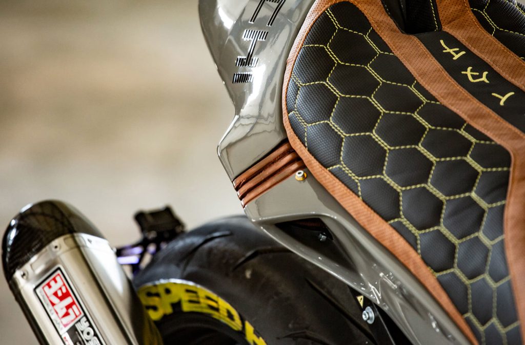 Honda VFR800 Neo-Tokyo Style - El regreso de las Cafe Racers