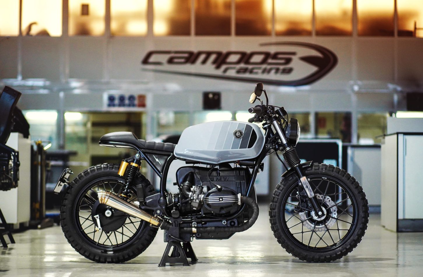 Licks Cycles: Laborious-hitting Featherweight: Bolt Motor Co. R45 Scrambler