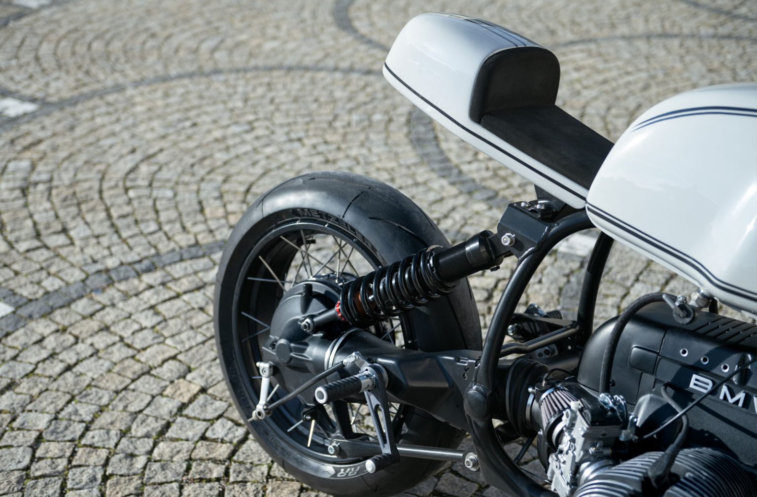 A New Chapter: Diamond Atelier BMW R100R MK One - Return of the Cafe Racers