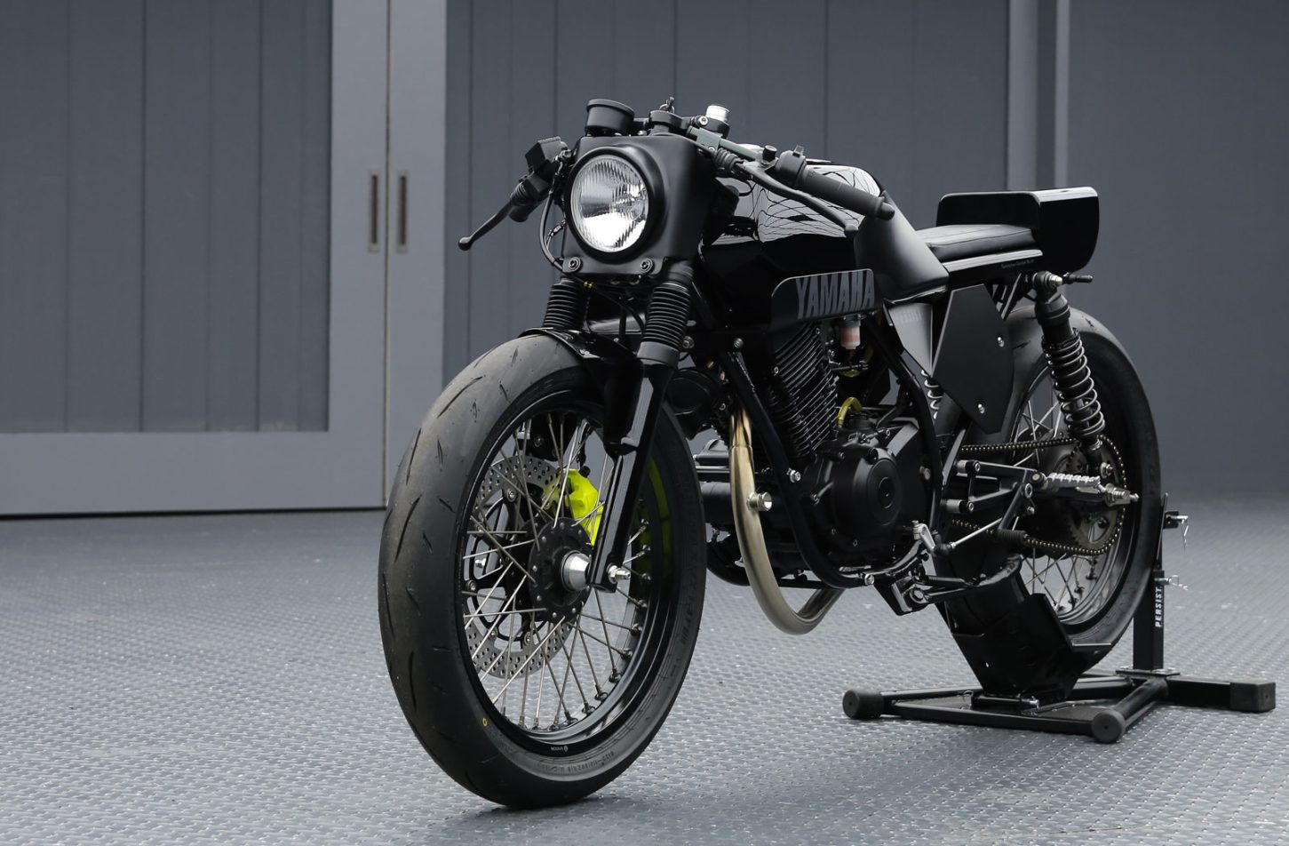 Seeing Red: Persist TwentyTwo Custom Yamaha SR150 - Return of the Cafe ...