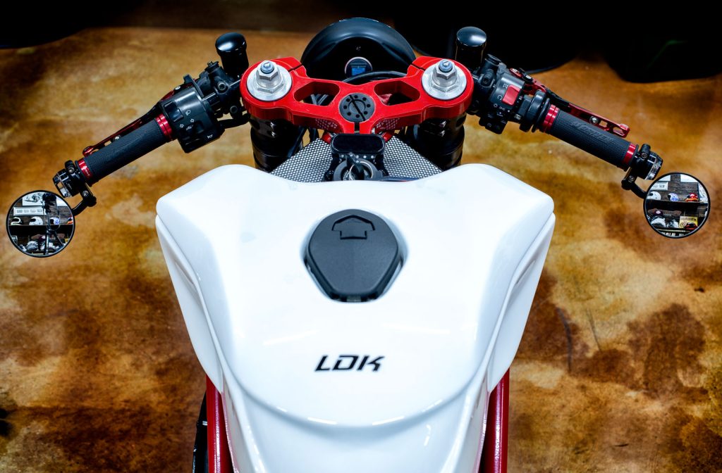NeoRacer: Lord Drake Kustoms Ducati 999 - Return of the Cafe Racers