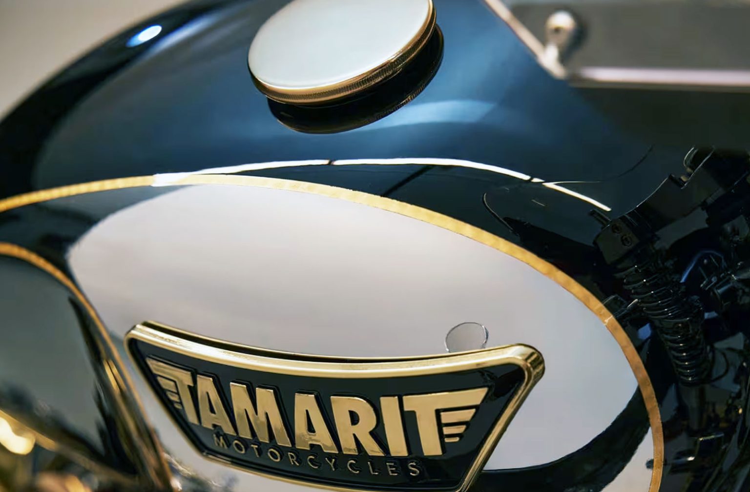 Smooth & Delicate: Tamarit Thruxton 'Black Dragon' - Return of the Cafe ...