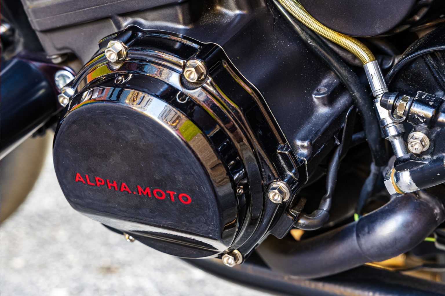 Crossbreed: Alpha Moto Kawasaki ZRX1200R - Return of the Cafe Racers