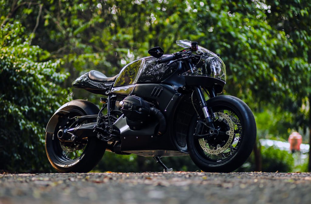 Dark Vengance: Smoked Garage Batman Inspired BMW R nineT - Return of ...